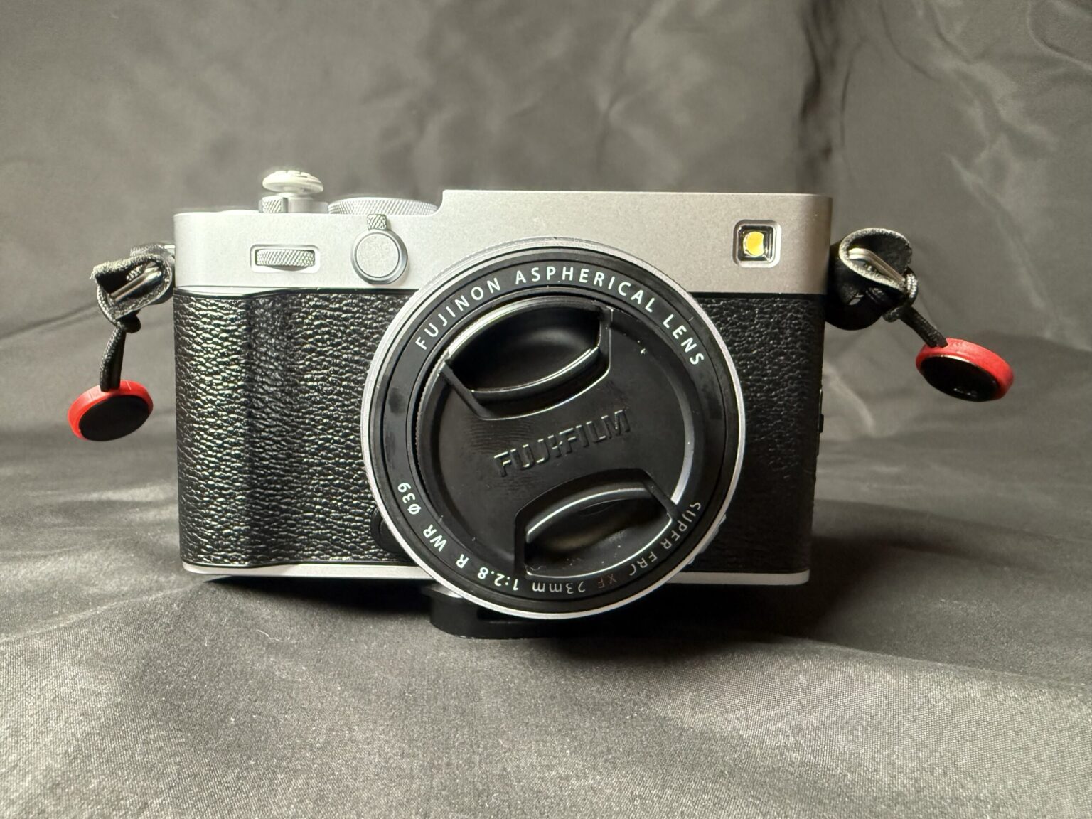 【完全レビュー】富士フイルムX-E5カメラの実力を徹底検証！4020万画素の魅力とX-E4との違いを詳しく解説 | みにーもブログ